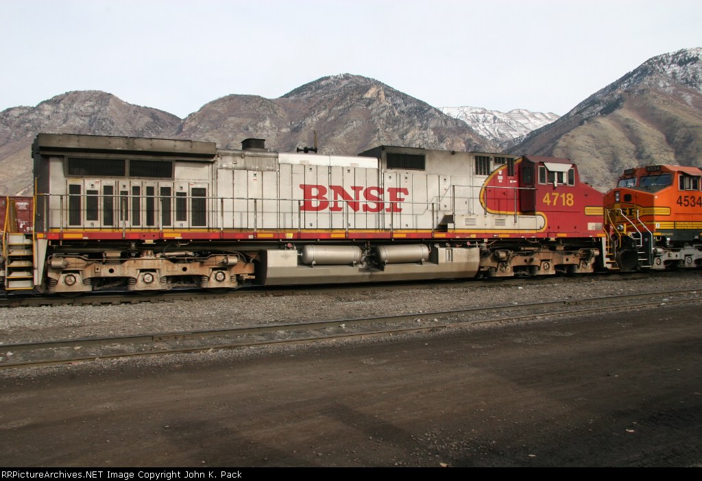 BNSF 4718